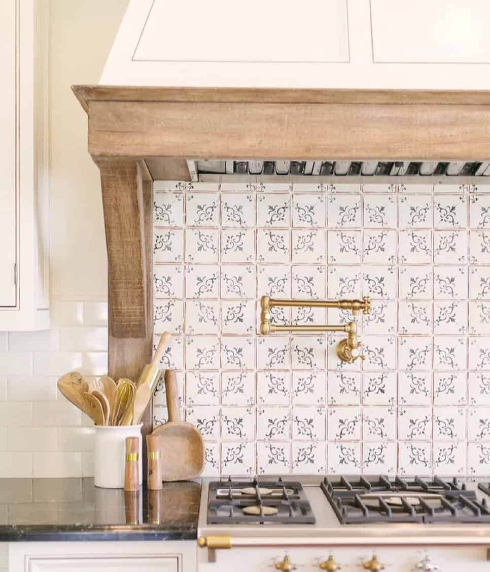 14 Modern Designs for a White Range Hood With Wood Trim