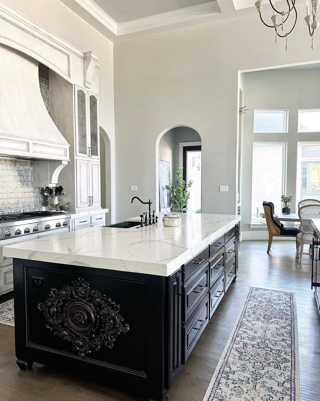 The Dark Kitchen Island Dilemma: Timeless Choice or Trend Trap?