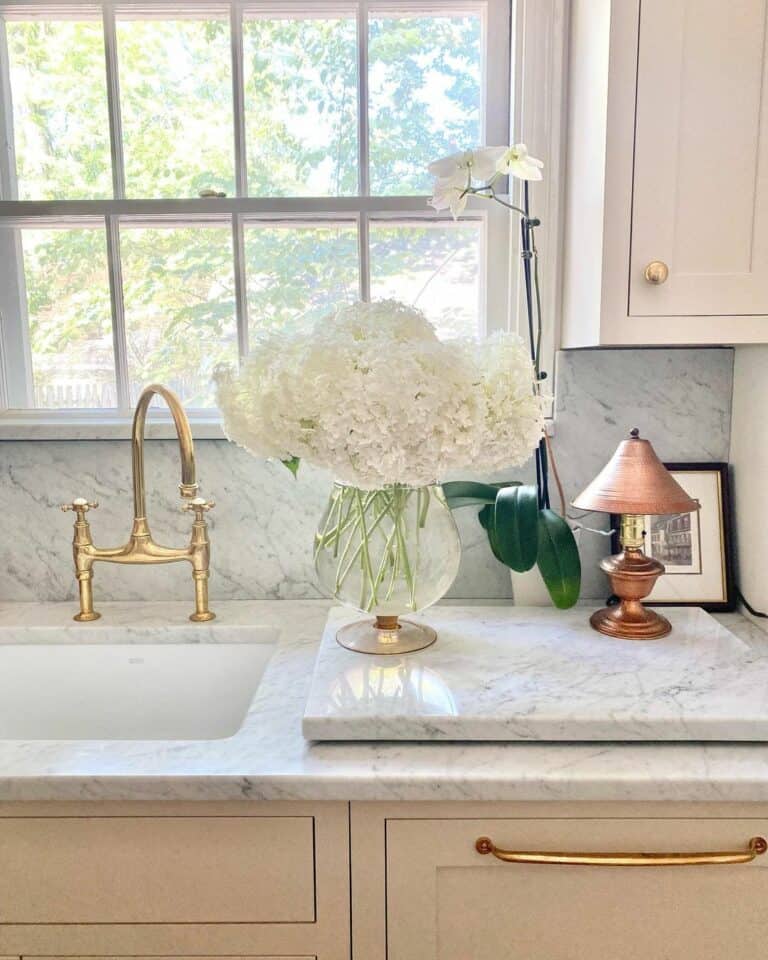 Splurge or Save? The Verdict on Slab Backsplashes from Design Experts