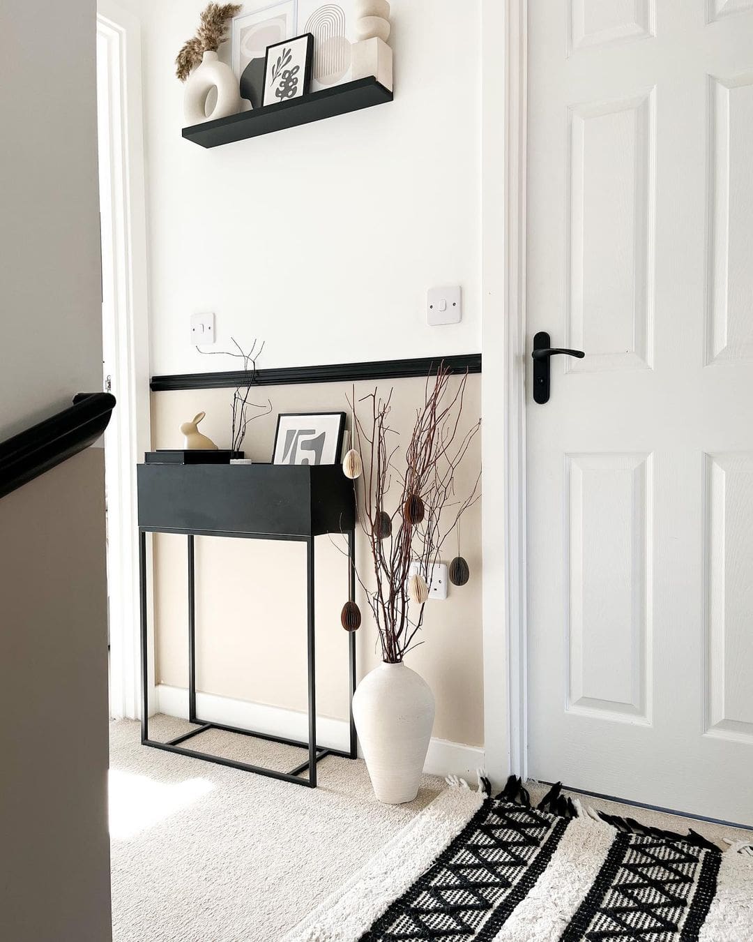 Color Blocked Second Floor Entry - Soul & Lane