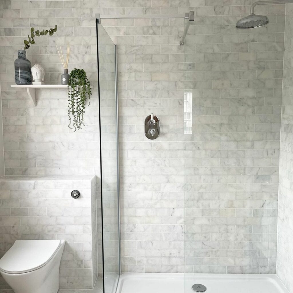 20 Chic Floor-To-Ceiling Tiled Bathroom Ideas for Any Style