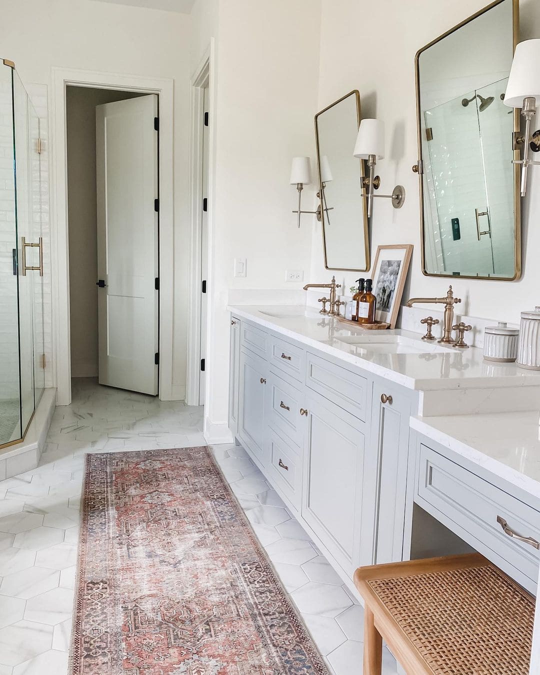 23 Lavish Ideas for a Bathroom Mirror With Sconces on Each Side