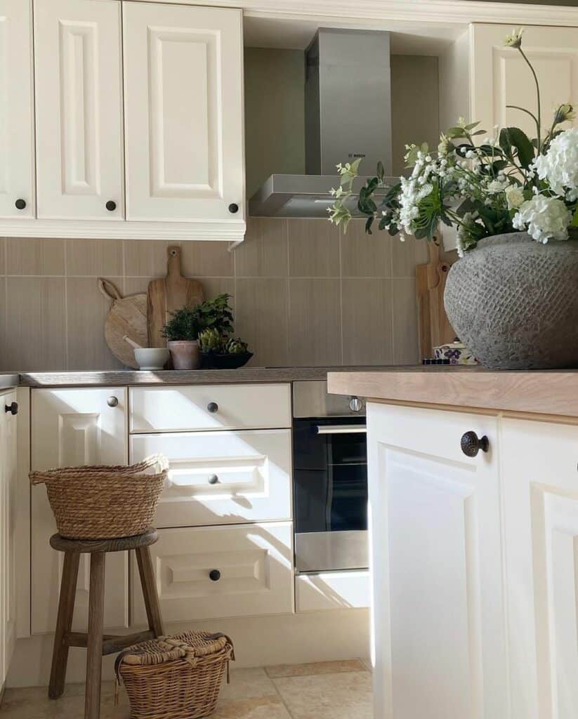 17 Vertical Tile Backsplash Ideas to Accent Your Space